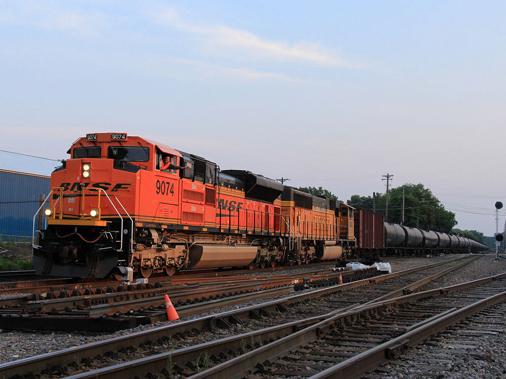 BNSF 9074